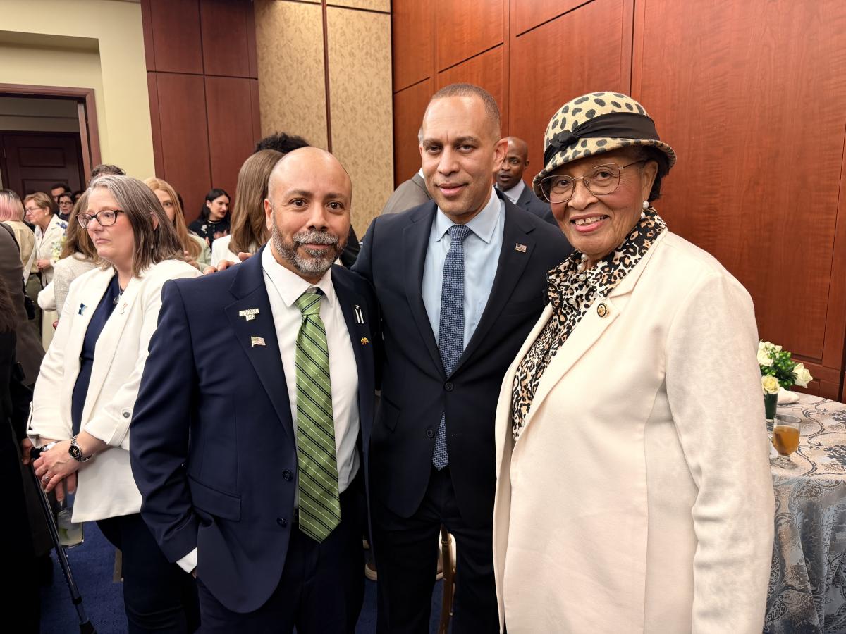 Héctor Vaca acompaña a la congresista Alma Adams al Estado de la Unión